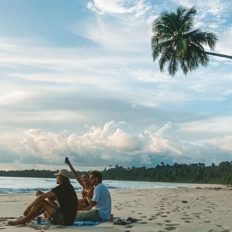 The Point Mentawai – MENTAWAI – Sipora Island. Hollow Trees World-Class ...