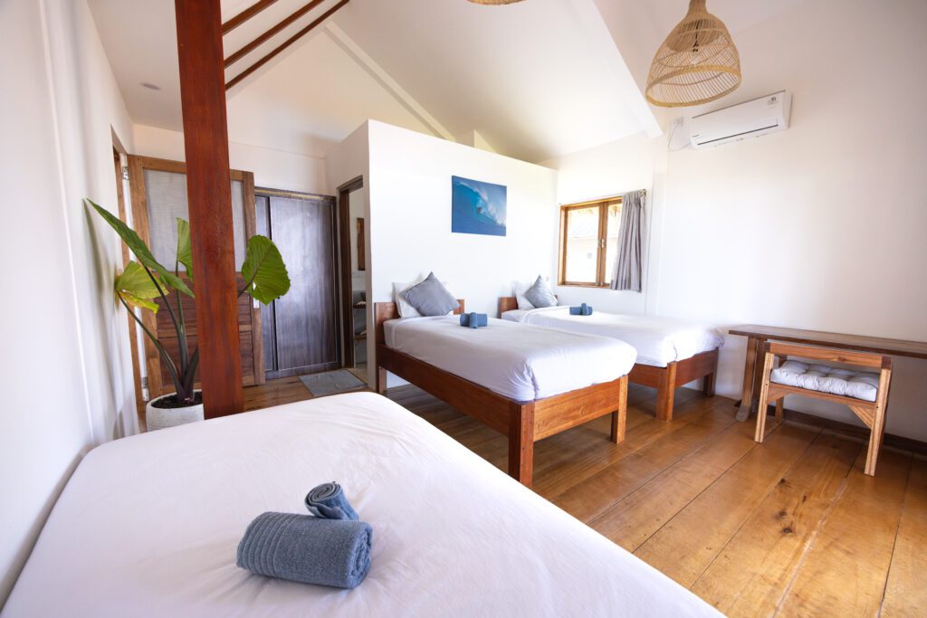 Triple ocean view room - The Point Surf House